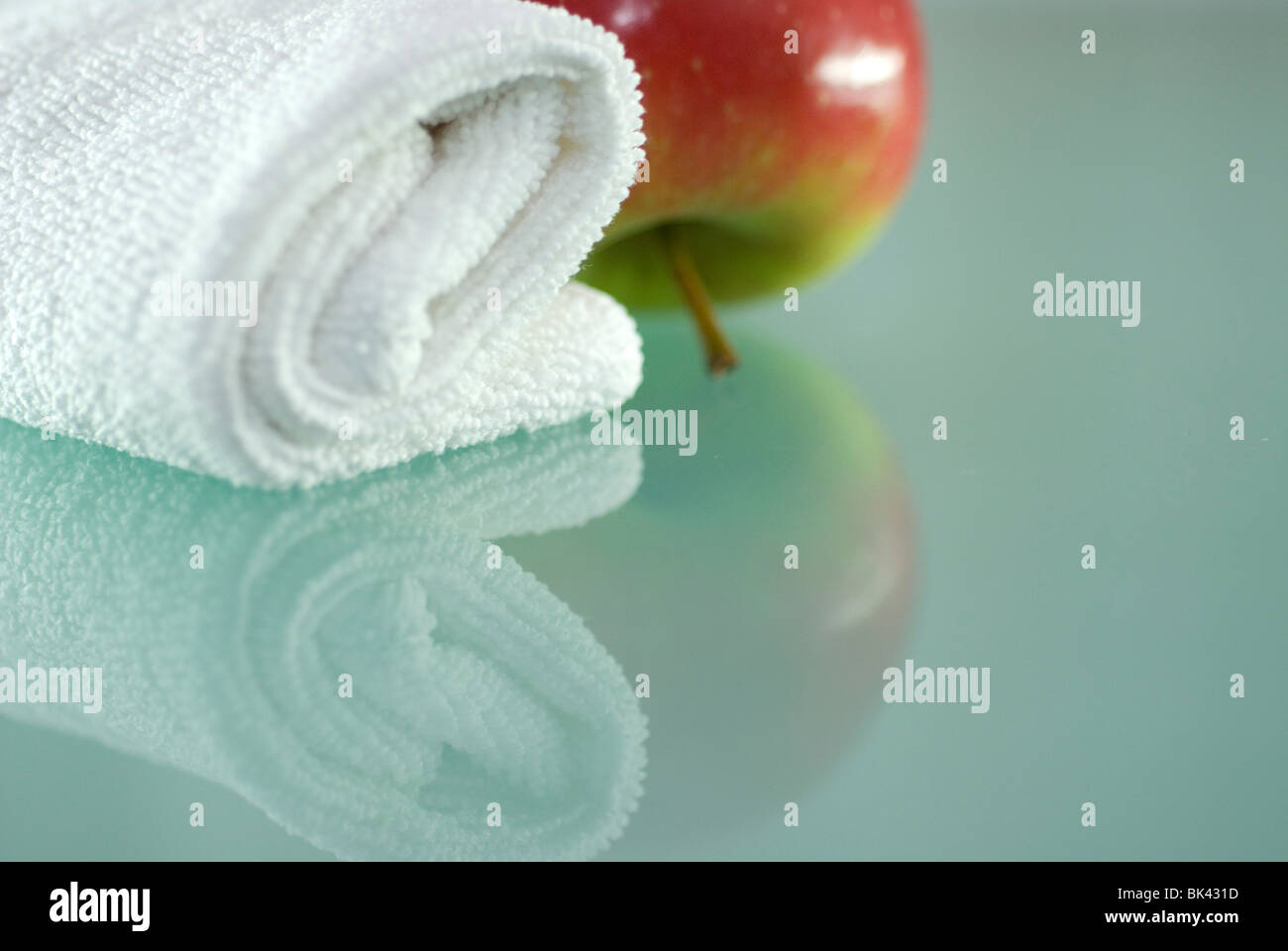 apple and towel Stock Photo - Alamy