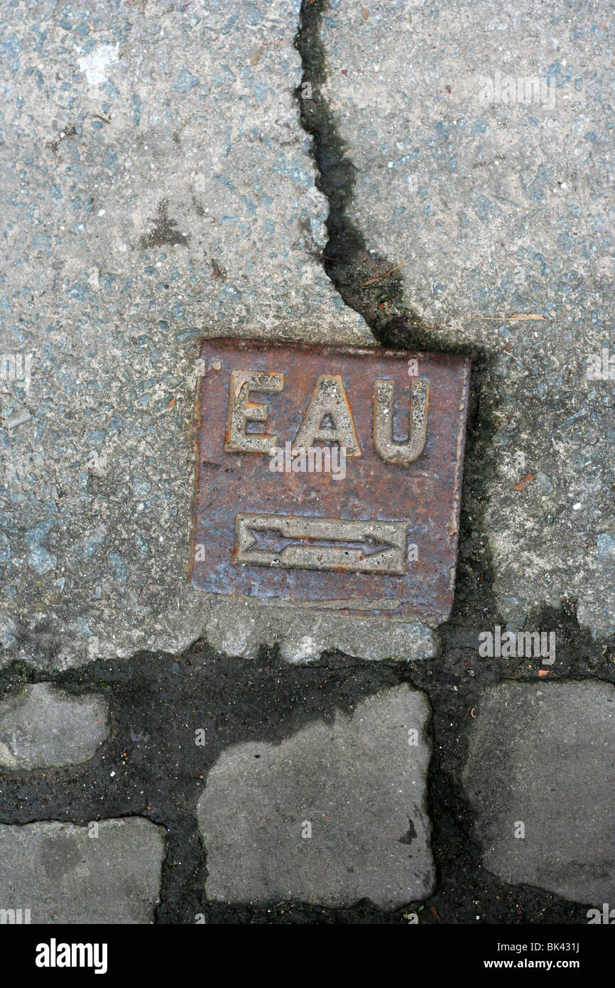 Water plate hi-res stock photography and images - Alamy