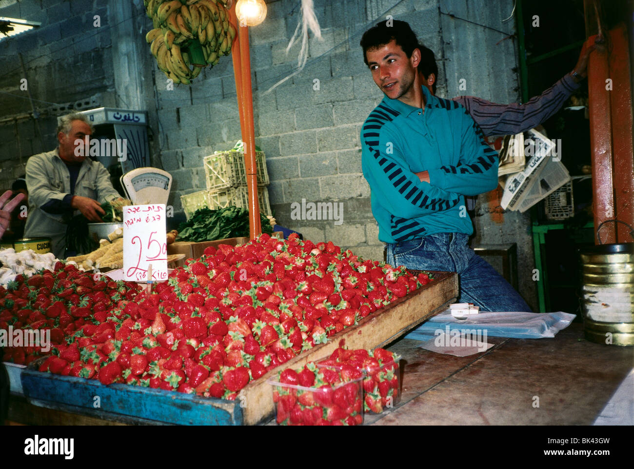 Market with strawberries, Israel Stock Photo - Alamy