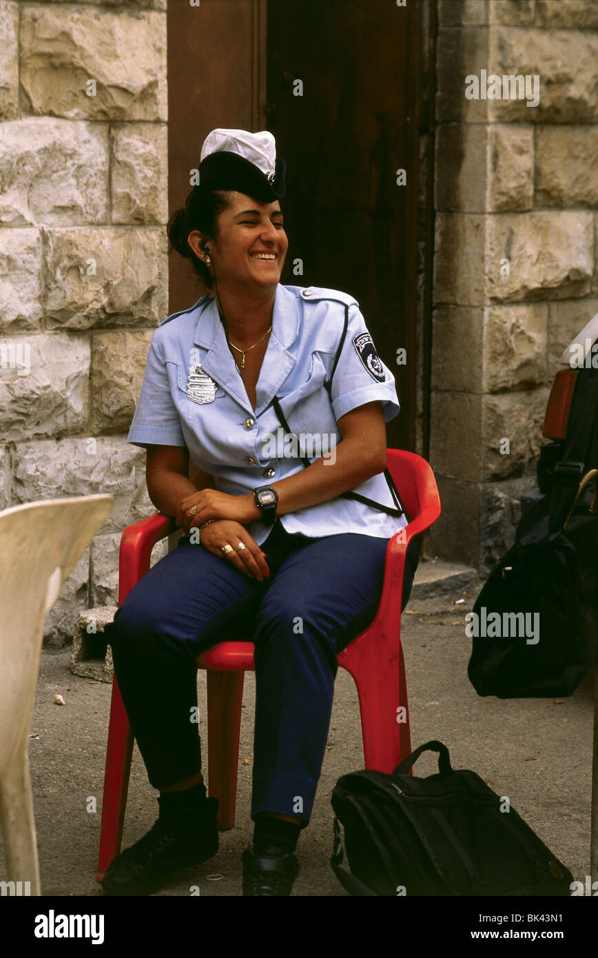 Policewoman in Israel Stock Photo - Alamy
