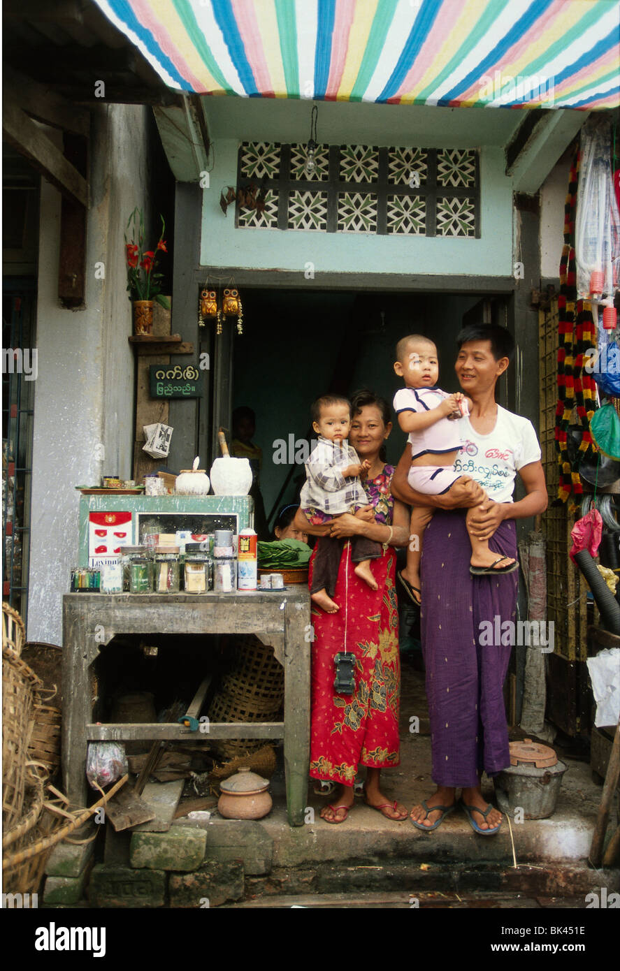 Myanmar children girl family hi-res stock photography and images - Alamy