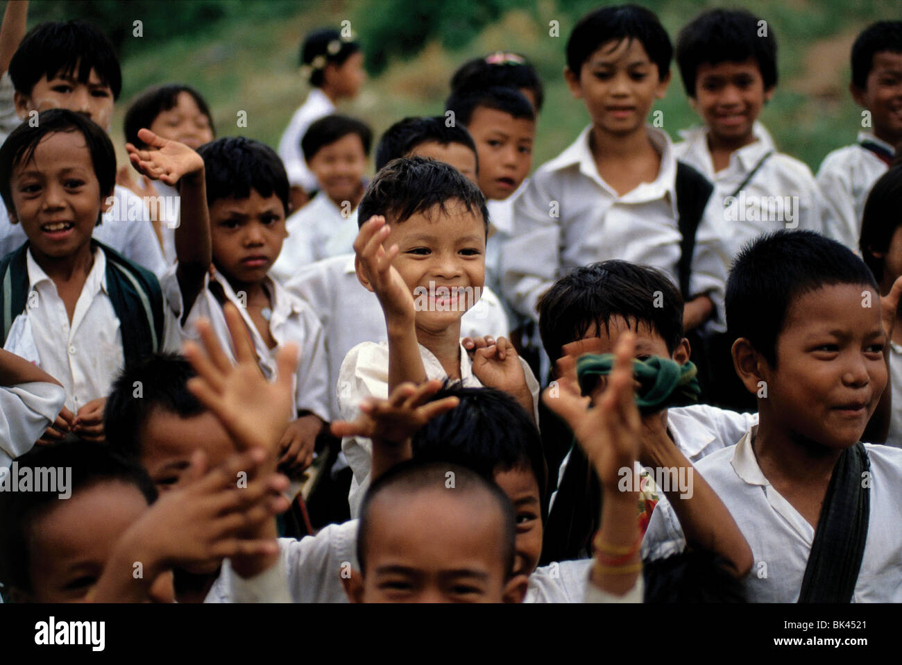 Schoolchildren myanmar hi-res stock photography and images - Alamy