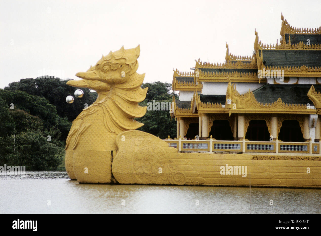 Twin Hintha Birds (mythological creatures) on the Karaweik Hall ...