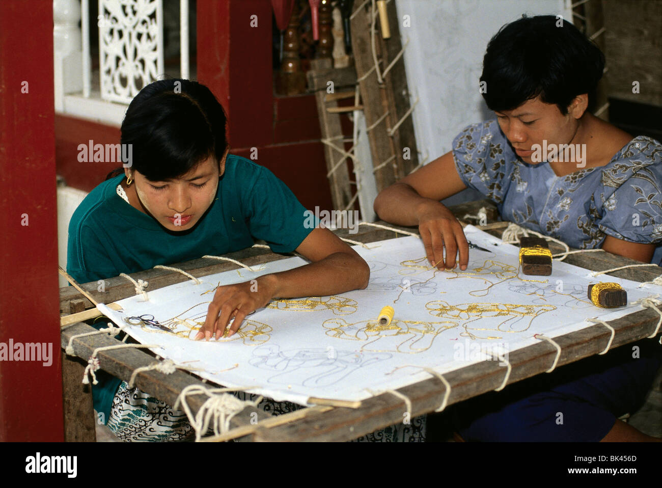 Women embroidering designs on cloth hi-res stock photography and images ...