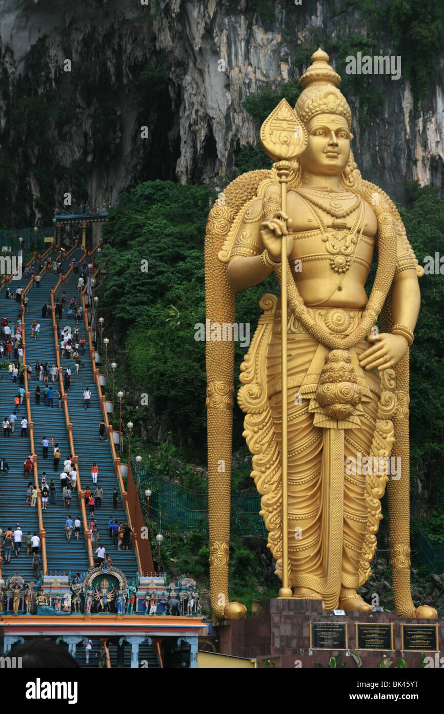 Lord Murugan statue at Batu Caves Stock Photo - Alamy