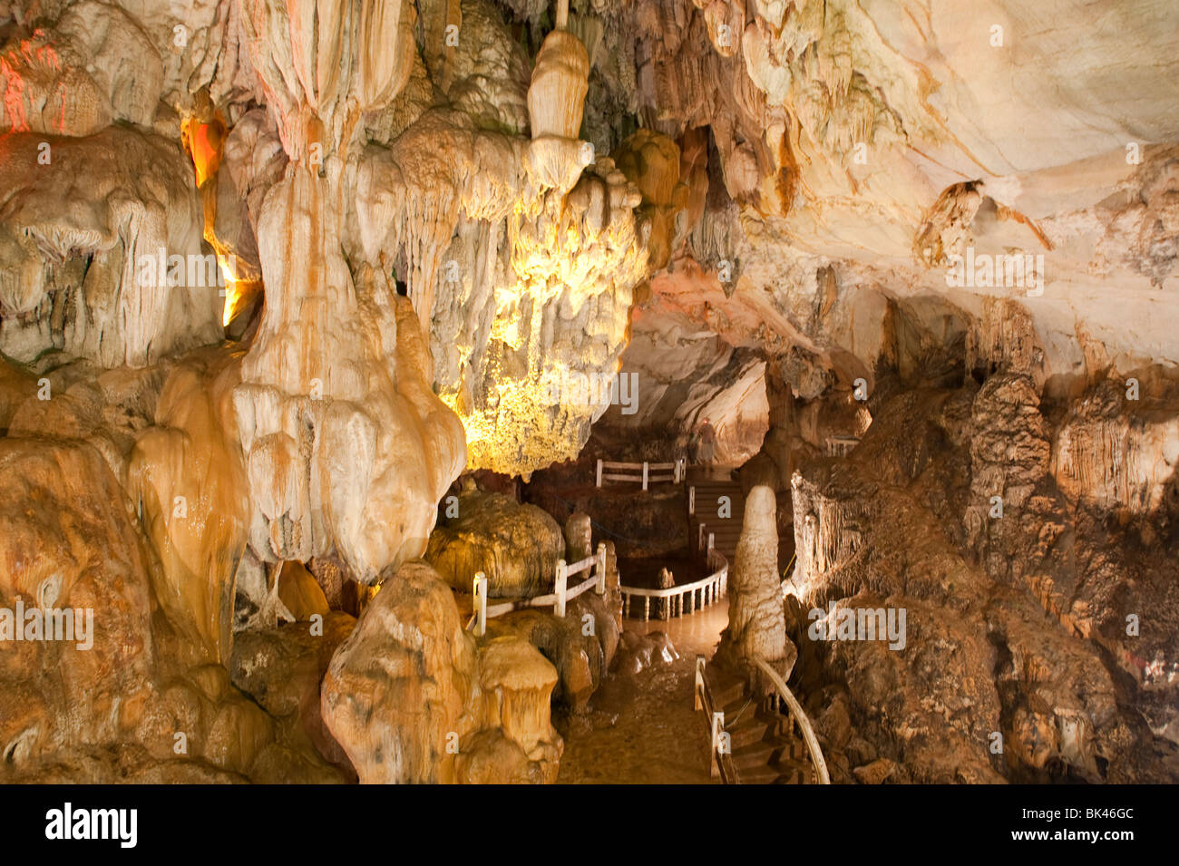 Phu Kham cave. Vang Vieng. Laos Stock Photo - Alamy