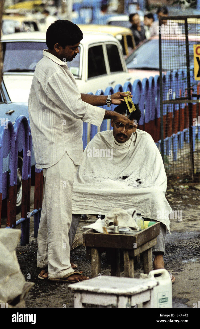 Barbers cutting hair hi-res stock photography and images - Alamy