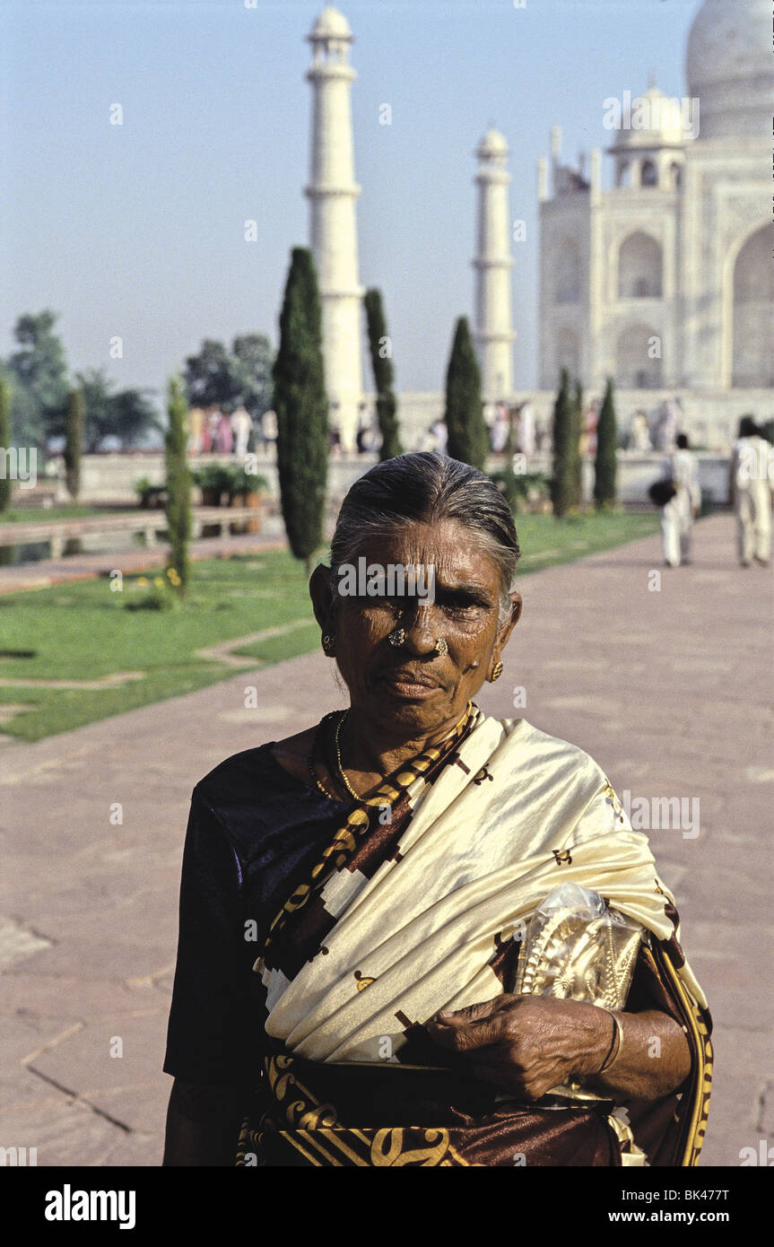 Portrait of an Indian woman wearing traditional clothing at the Taj ...