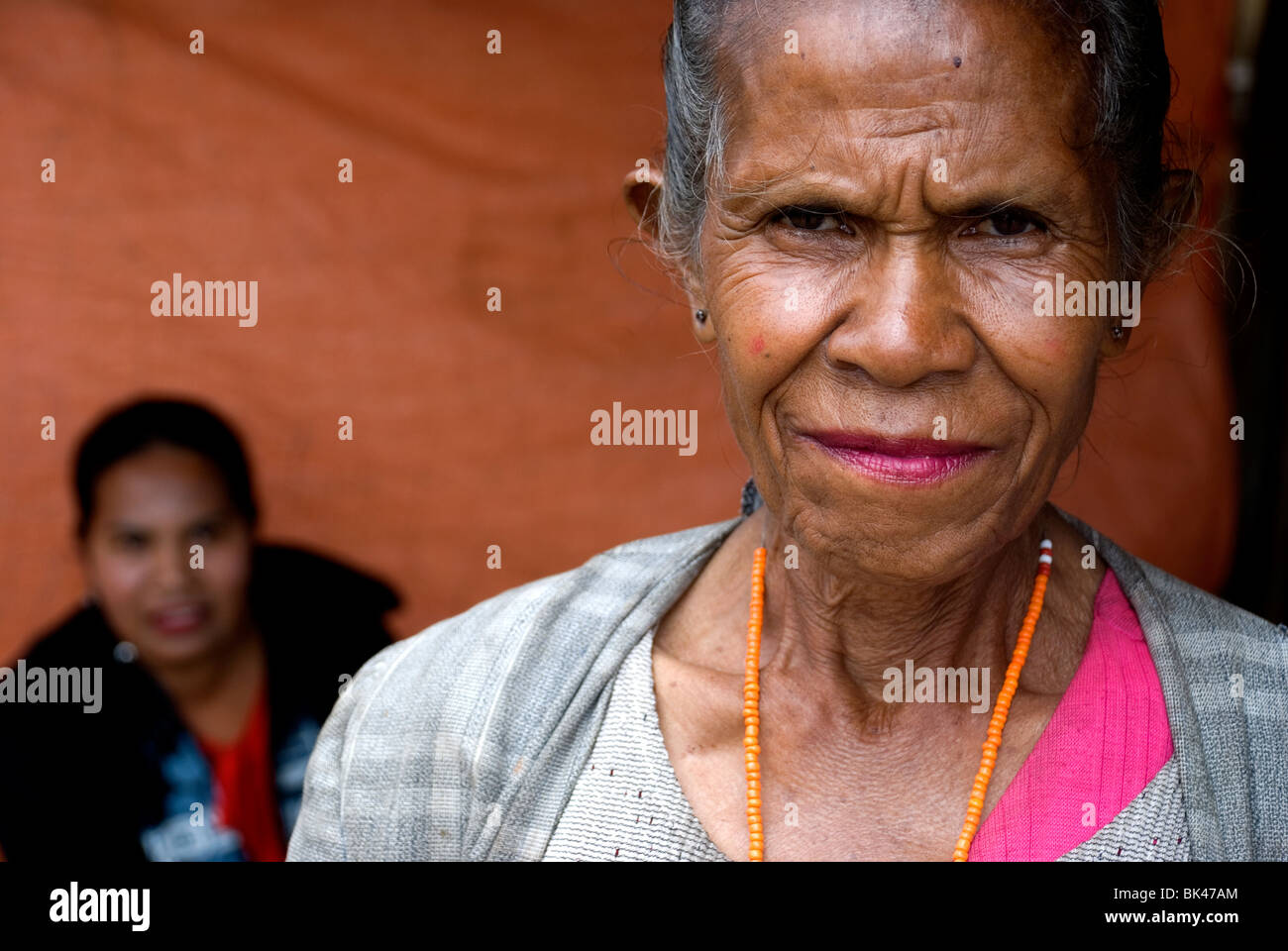 tetum woman in market, soe, west timor Stock Photo - Alamy