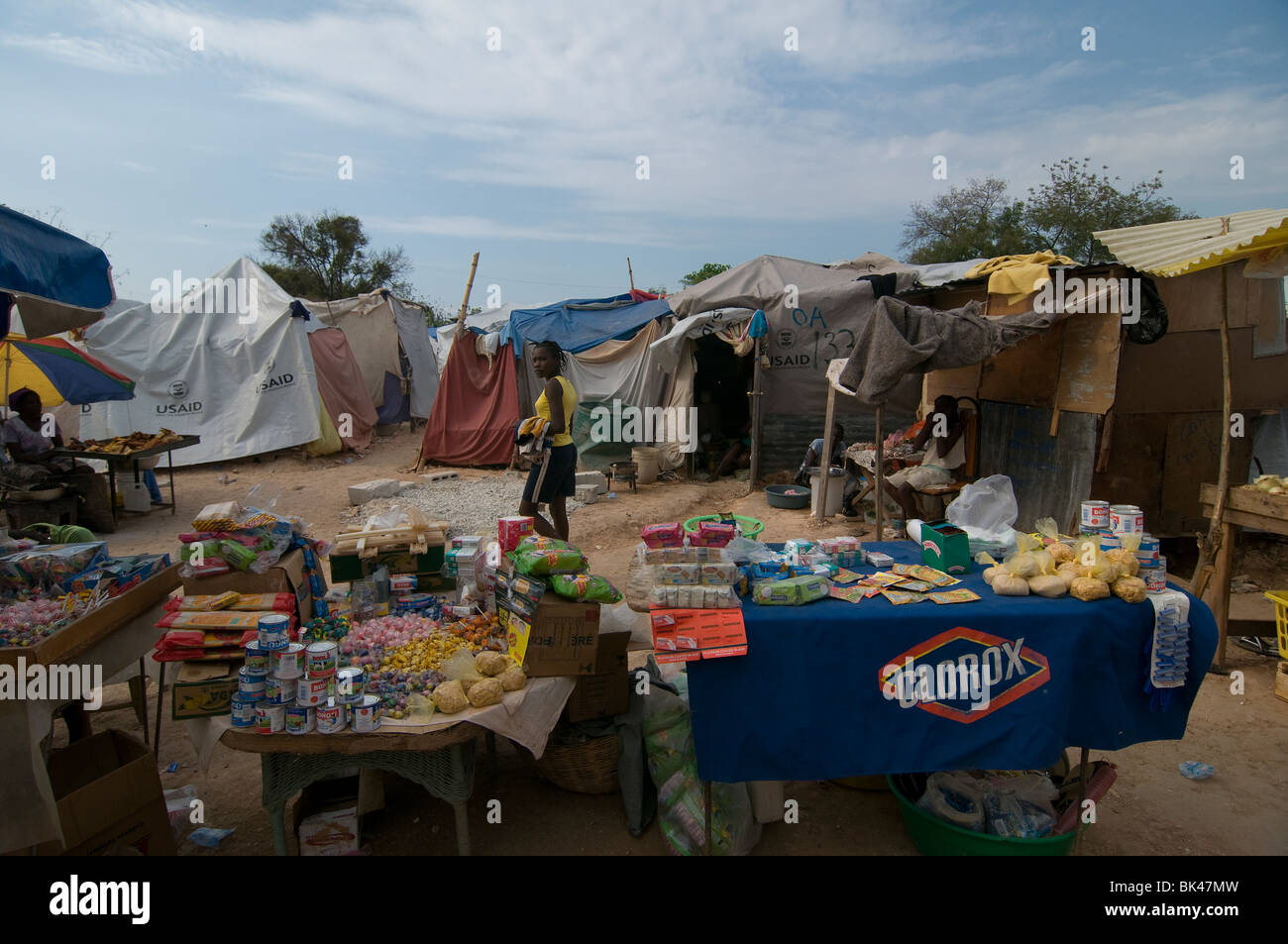 Makeshift stalls hi-res stock photography and images - Alamy