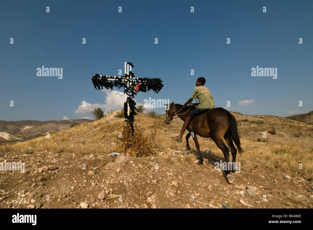 Mass burial hi-res stock photography and images - Alamy