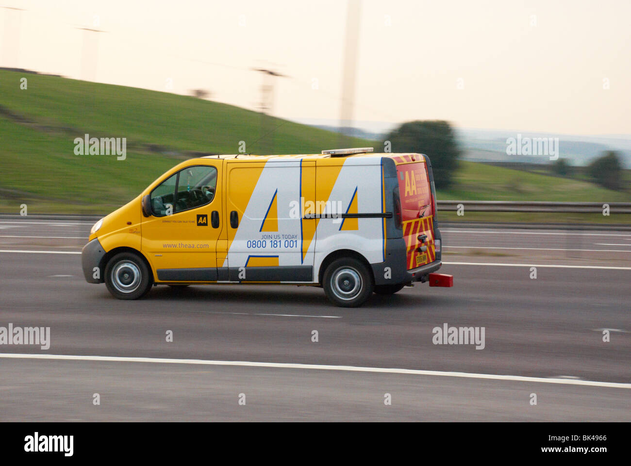 Yellow aa recovery vehicle on hi-res stock photography and images - Alamy