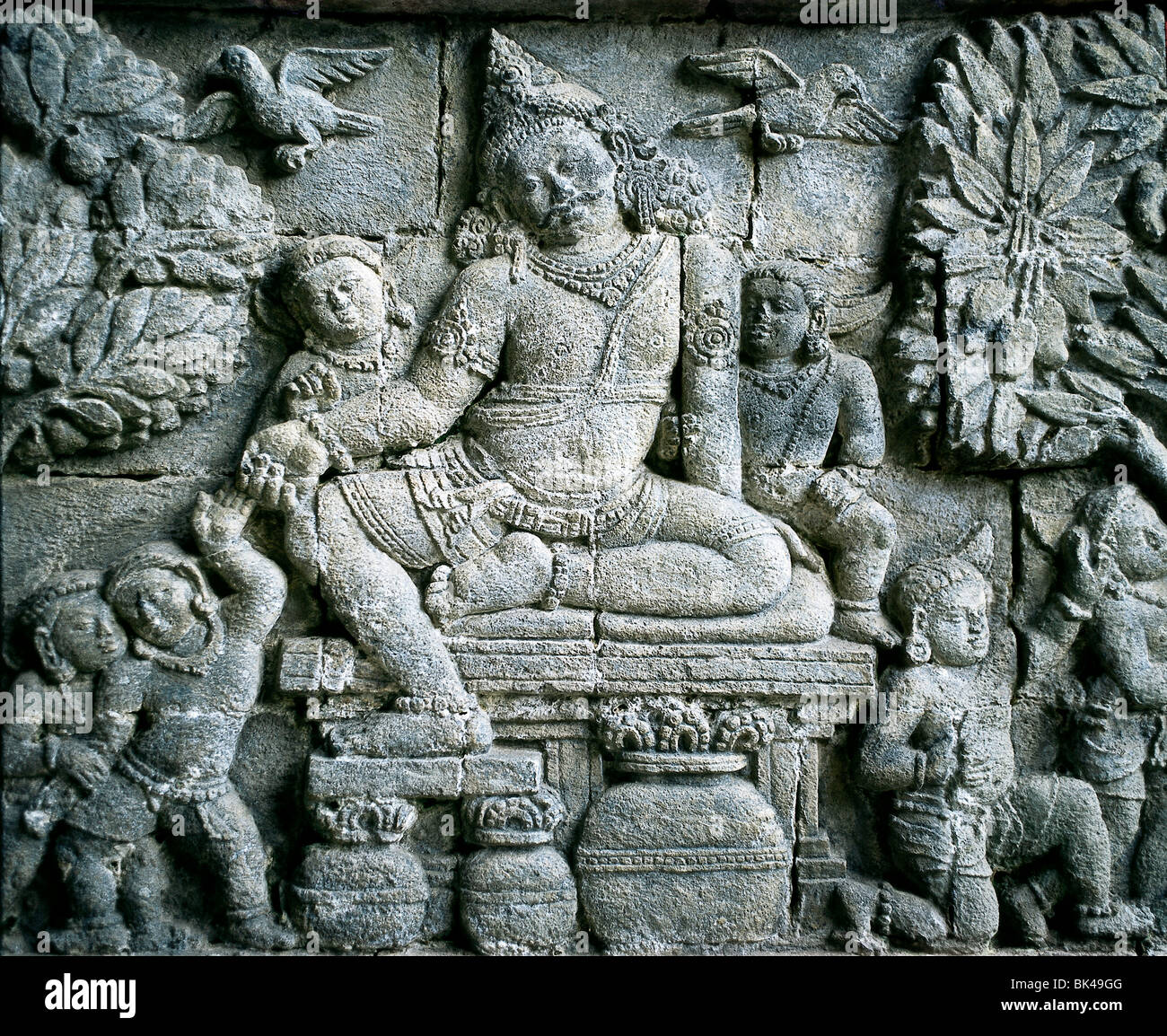 Chandi Mendut (Candi Mendut) Java Indonesia bas relief: Kuvera on north ...