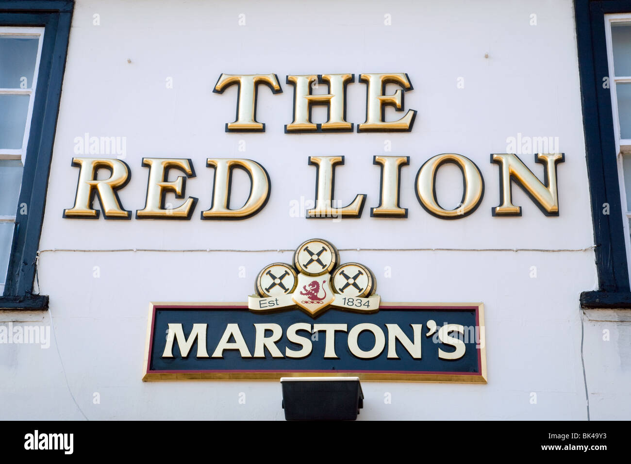 Pub inn sign hi-res stock photography and images - Alamy