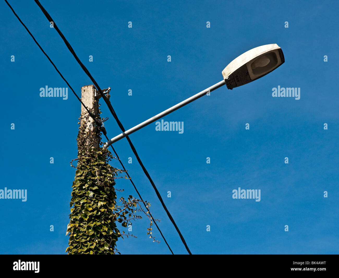 Street light bracket hi-res stock photography and images - Alamy