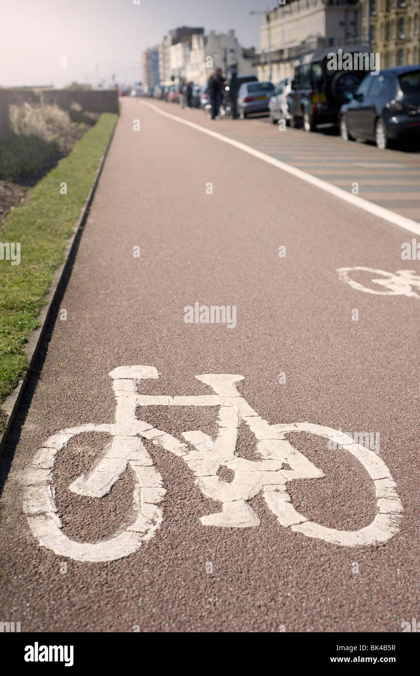 Road marking cycle hi-res stock photography and images - Alamy