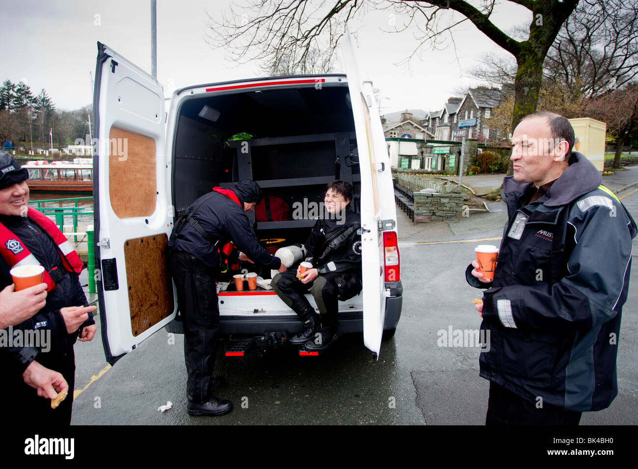 Police *Heddlu Underwater Search & Marine Unit checking Lake bed before ...
