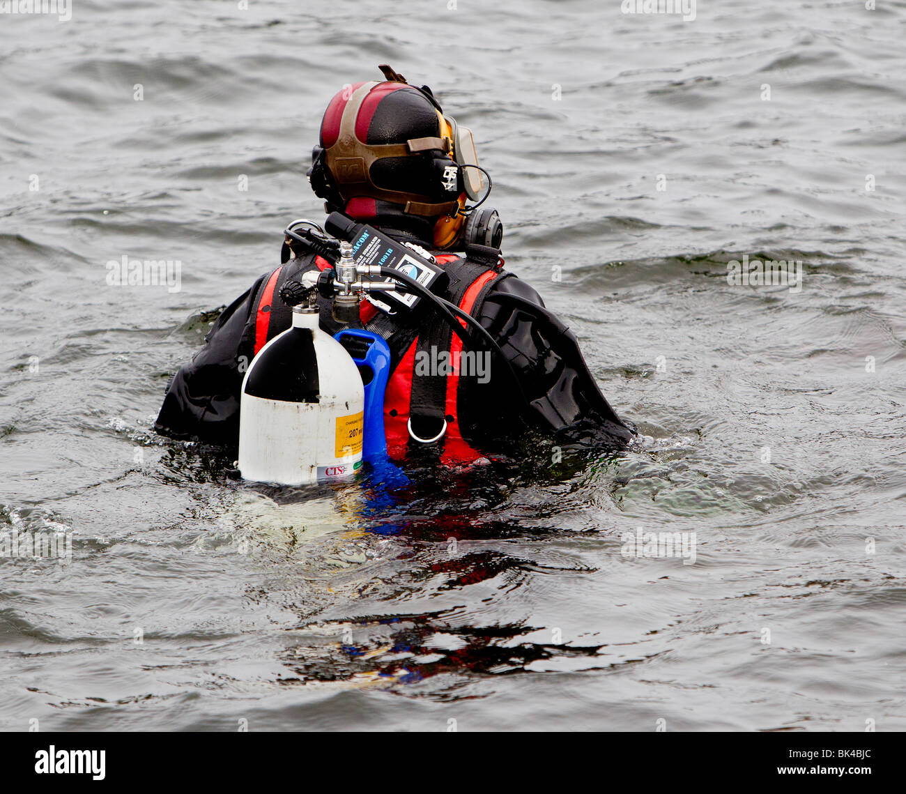 Police *Heddlu Underwater Search & Marine Unit checking Lake bed before ...