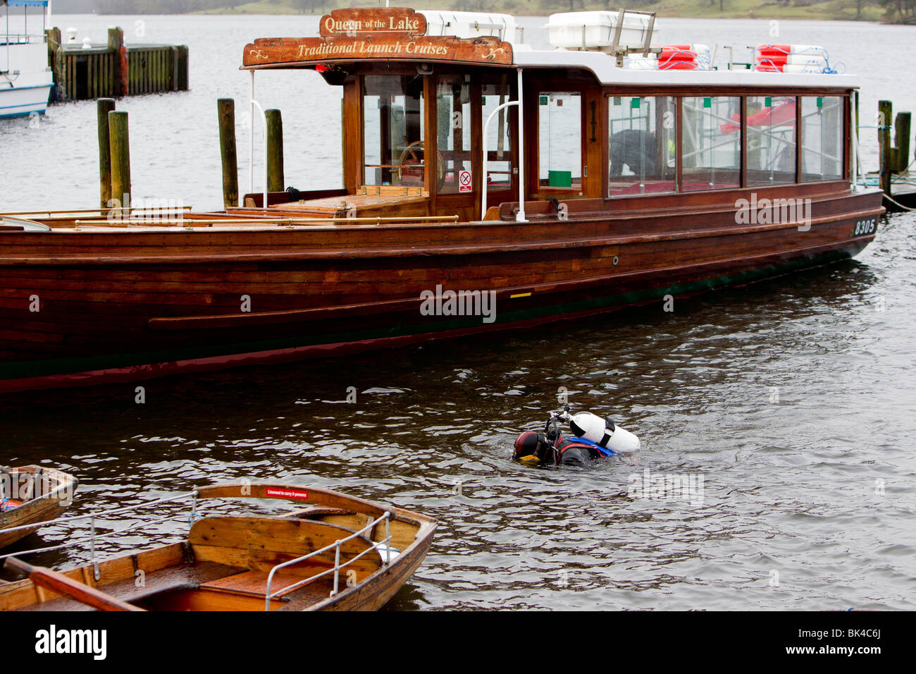 Police *Heddlu Underwater Search & Marine Unit checking Lake bed before ...