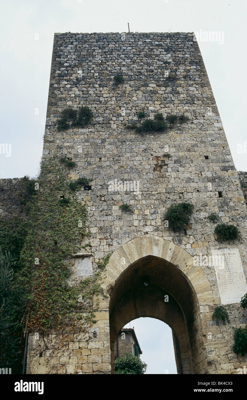 Tower and gate at the fortified medieval village of Monteriggioni ...
