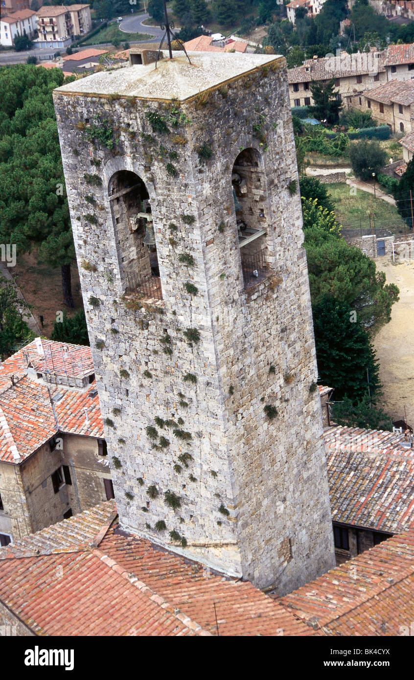 Italy medieval tower historic landmark hi-res stock photography and ...
