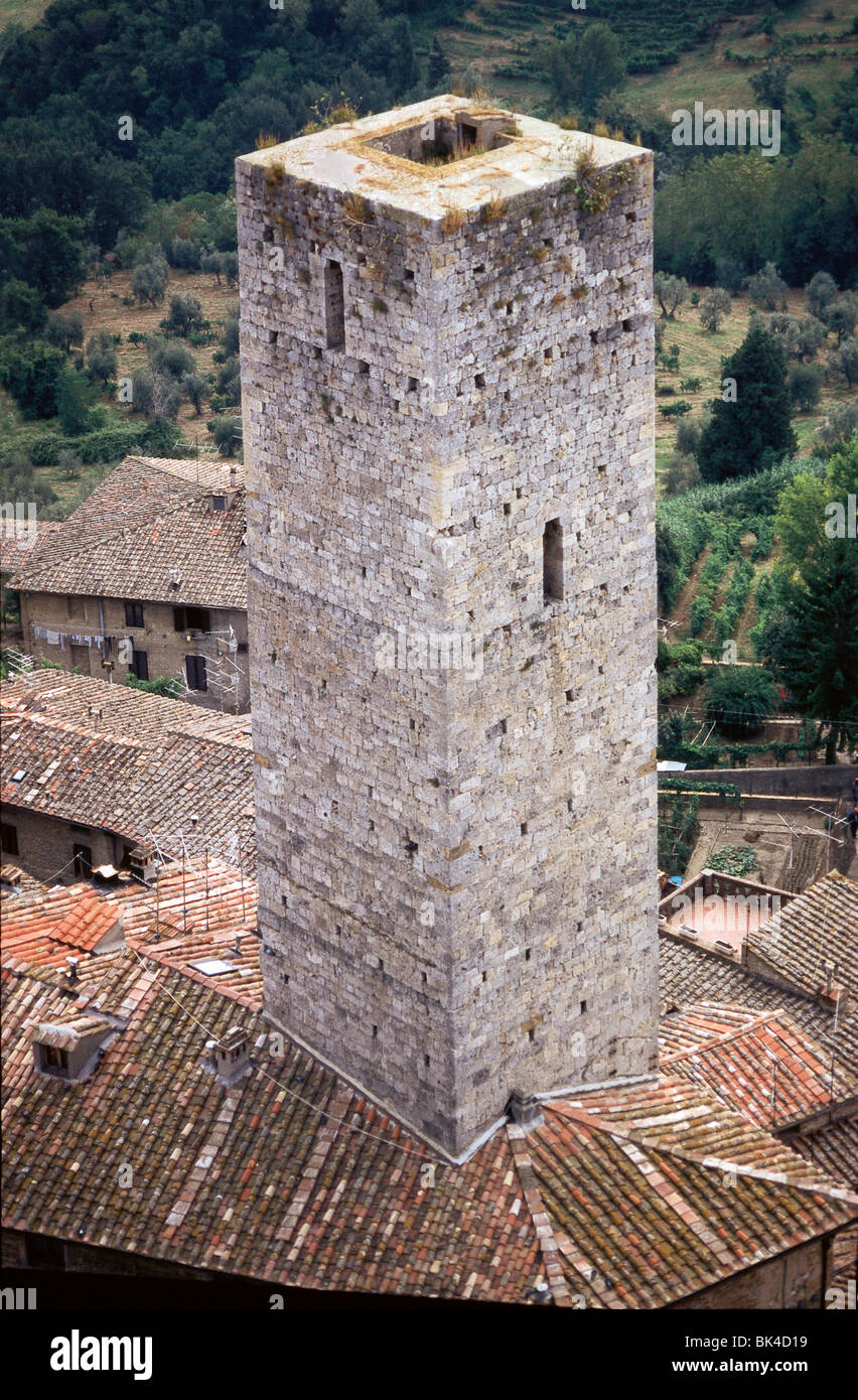 Medieval tower in San Gimignano, Italy Stock Photo - Alamy