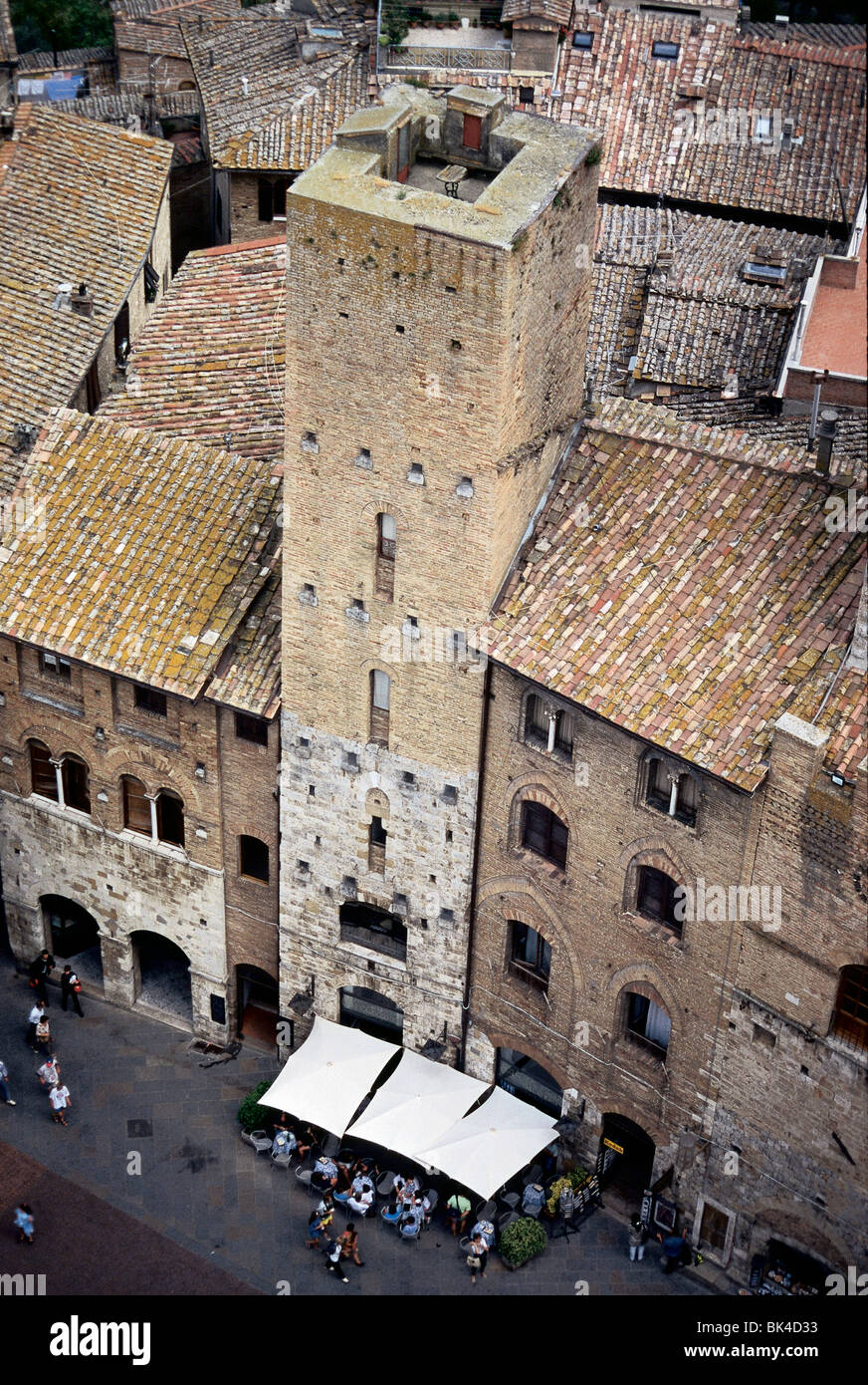 Medieval tower in San Gimignano, Italy Stock Photo - Alamy