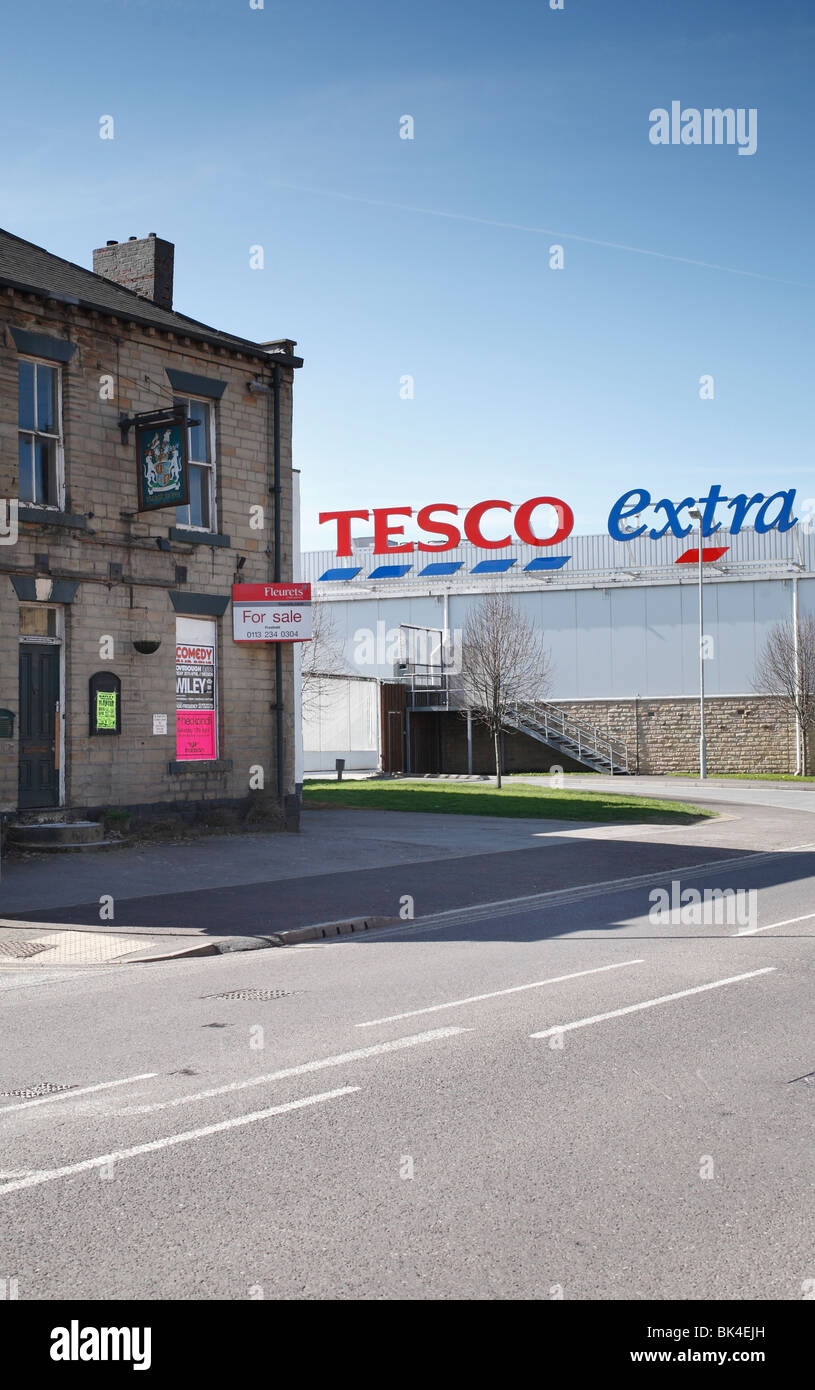 Tesco store closure hi-res stock photography and images - Alamy
