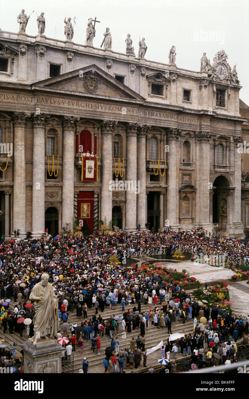 Popes balcony hi-res stock photography and images - Alamy