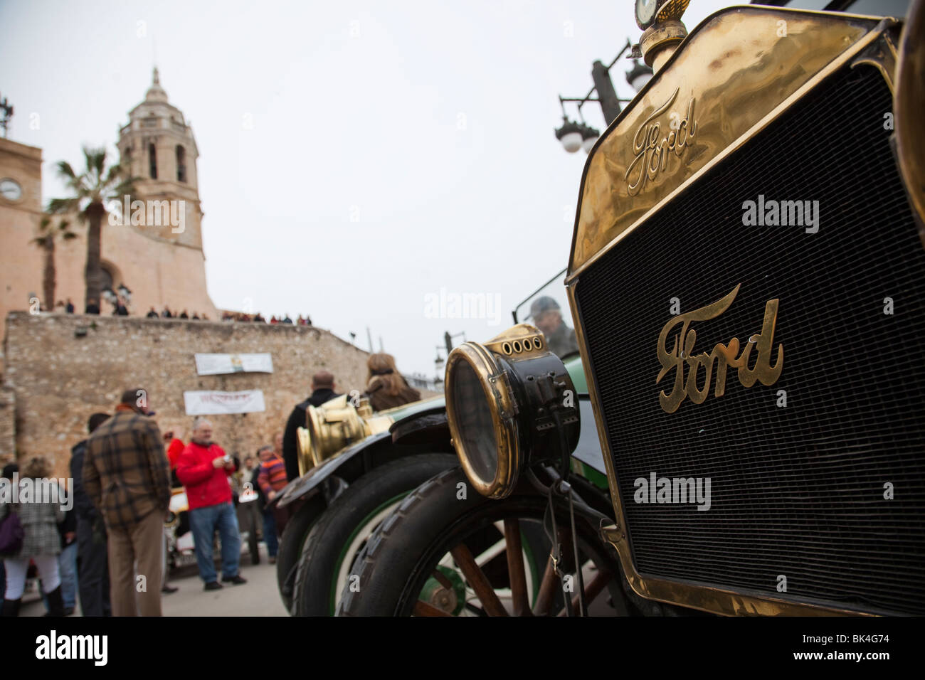 Old style ford logo hi-res stock photography and images - Alamy