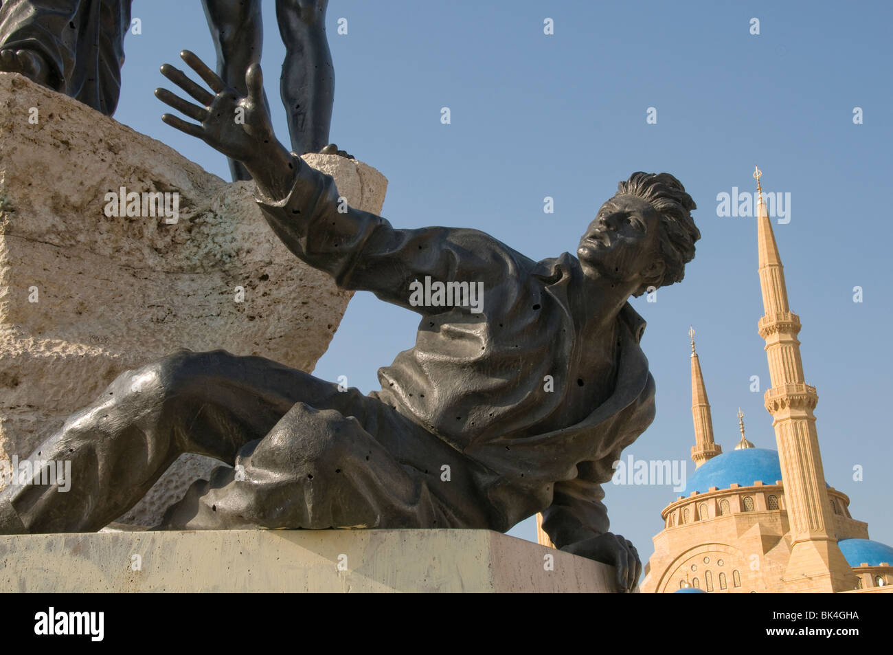 LEBANON. SQUARE OF THE MARTYRS IN BEIRUT WITH MONUMENT, MOSQUE AND ...