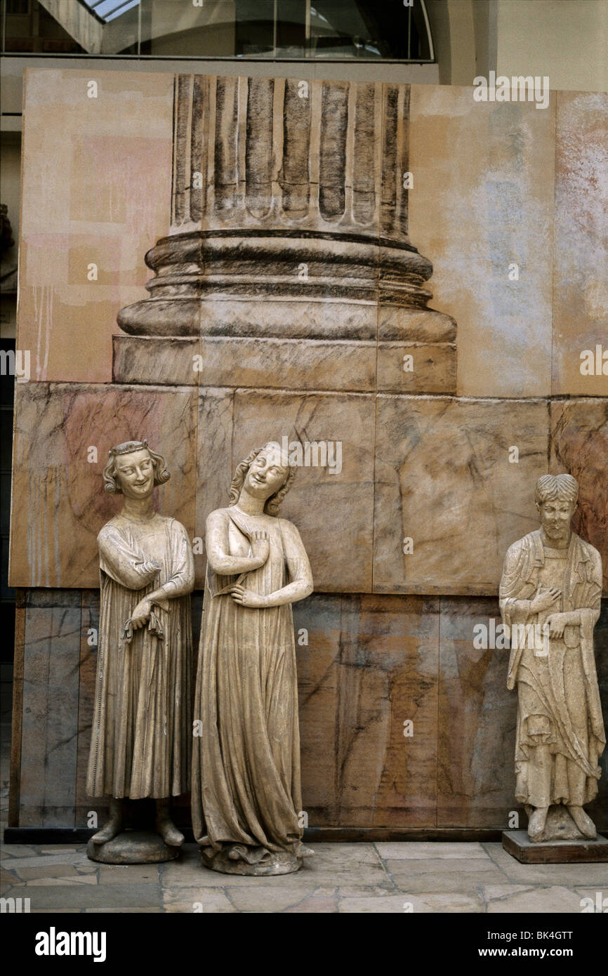 Statues in front of a backdrop, Paris, France Stock Photo - Alamy