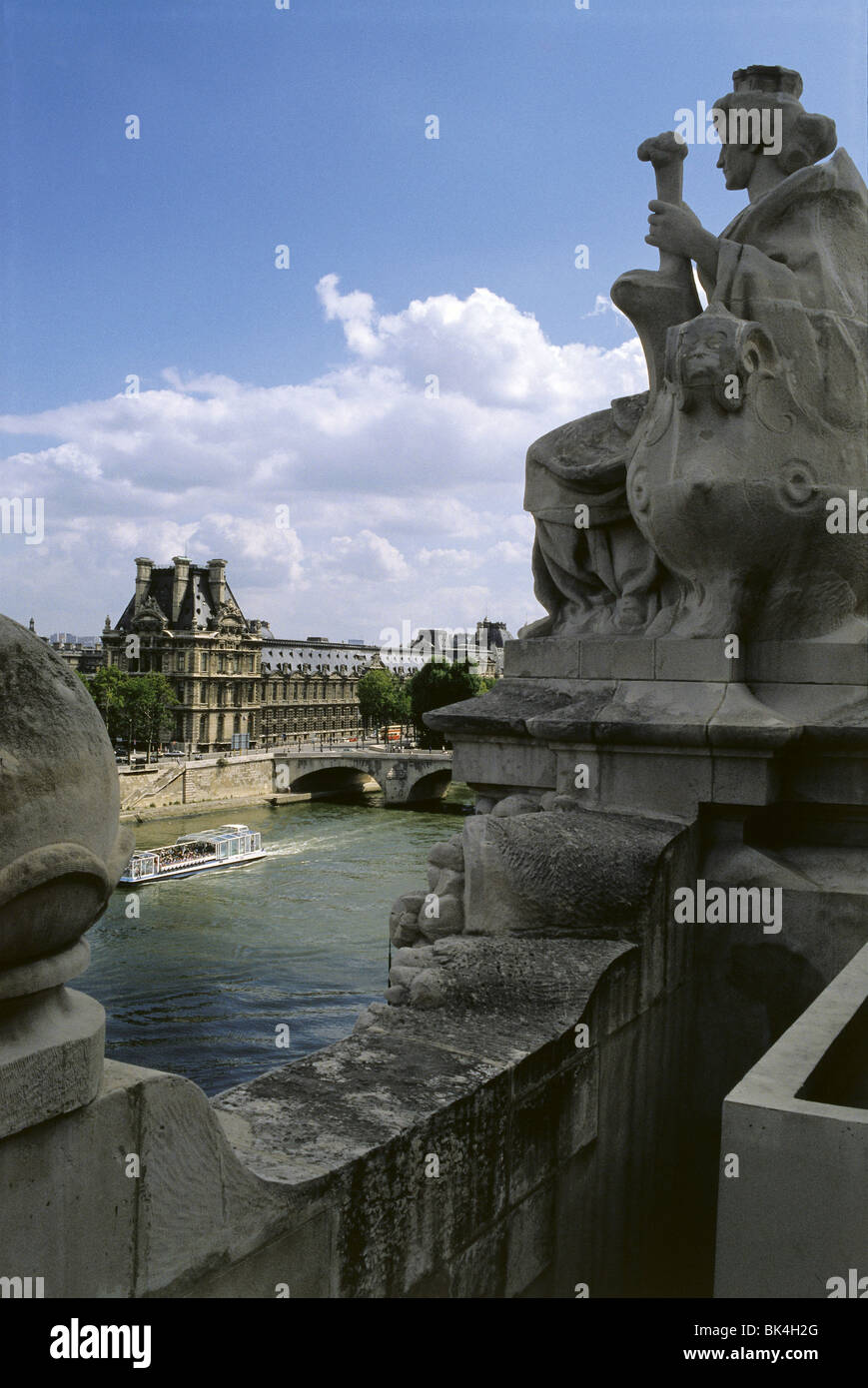 Statue along the rooftop of the Musee díOrsay, Paris Stock Photo - Alamy