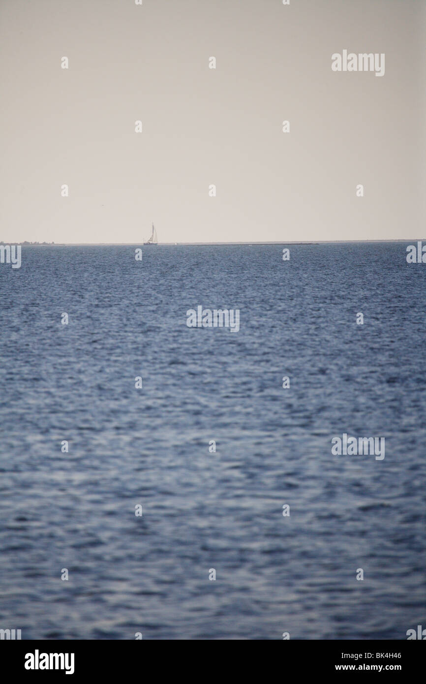 On horizon hi-res stock photography and images - Alamy