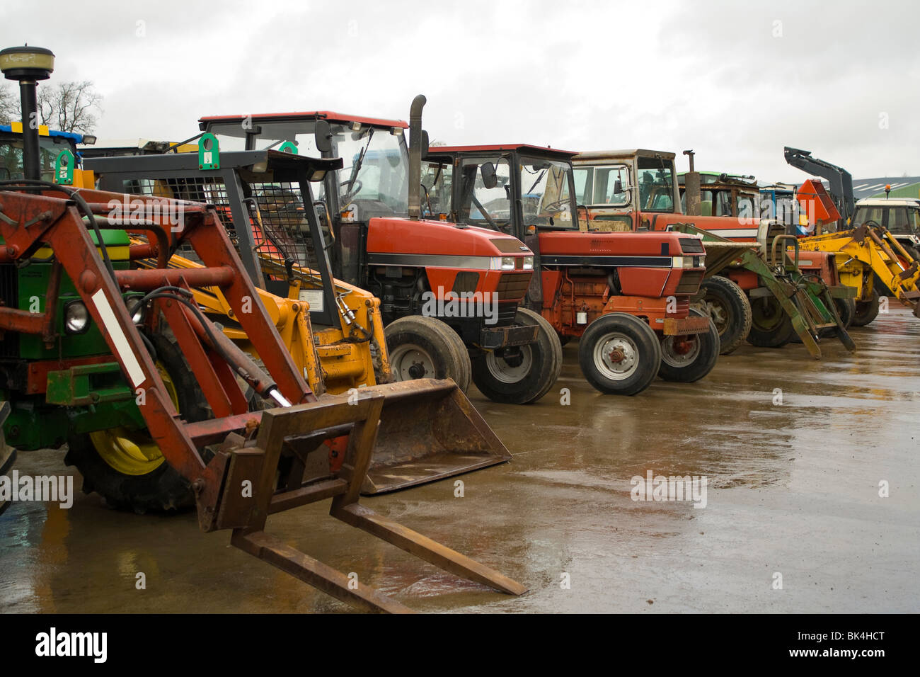 Old tractors for sale hi-res stock photography and images - Alamy