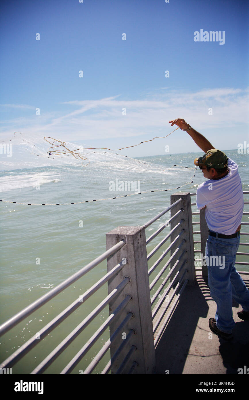 Throwing out fishing net hi-res stock photography and images - Alamy
