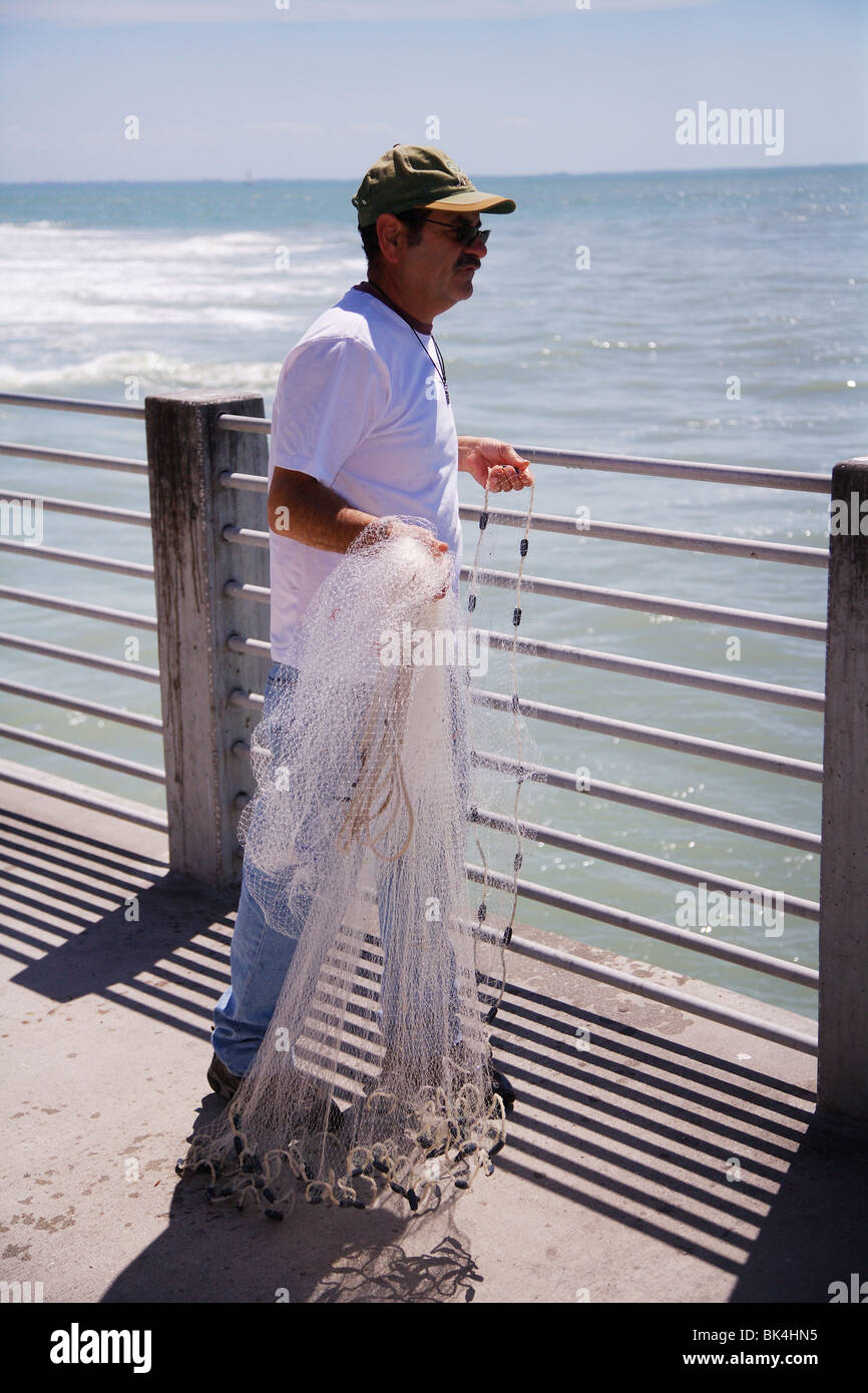 Throwing out fishing net hi-res stock photography and images - Alamy