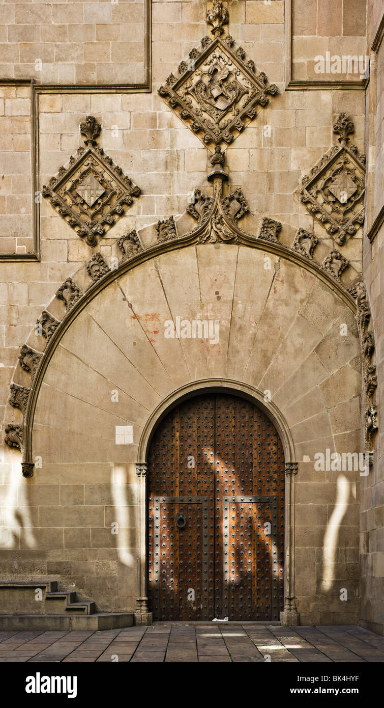 City hall side door hi-res stock photography and images - Alamy