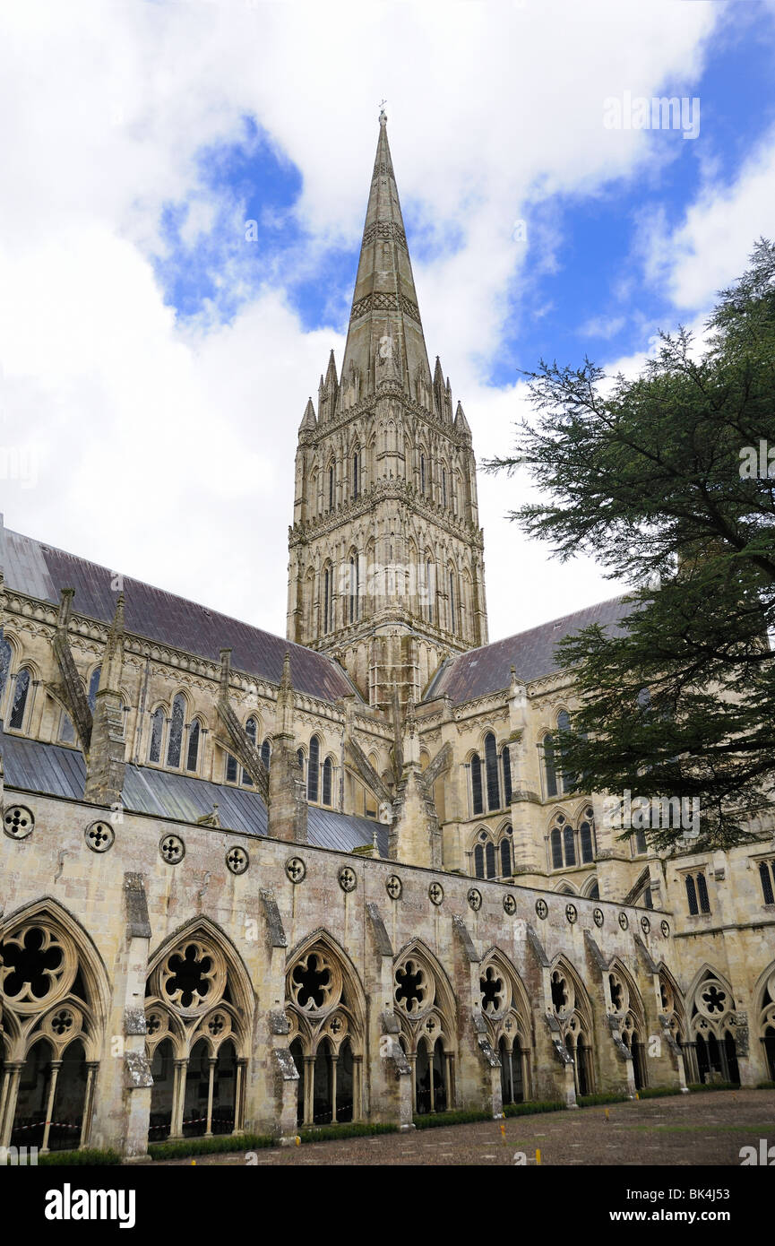 Salisbury medieval building hi-res stock photography and images - Alamy