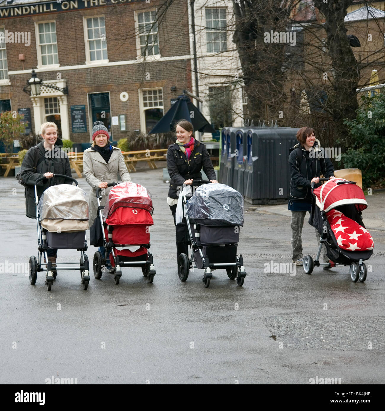 Mothers with prams hi-res stock photography and images - Alamy
