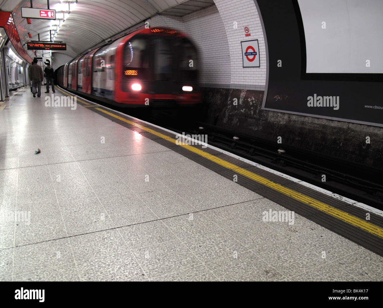 Train station platform side hi-res stock photography and images - Alamy