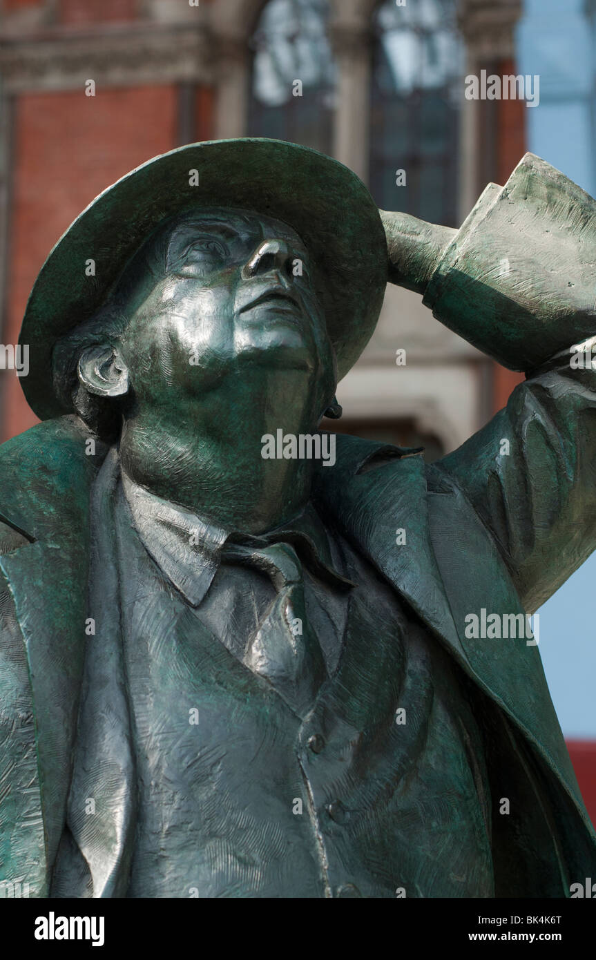 John Betjeman Sculpture Stock Photo - Alamy