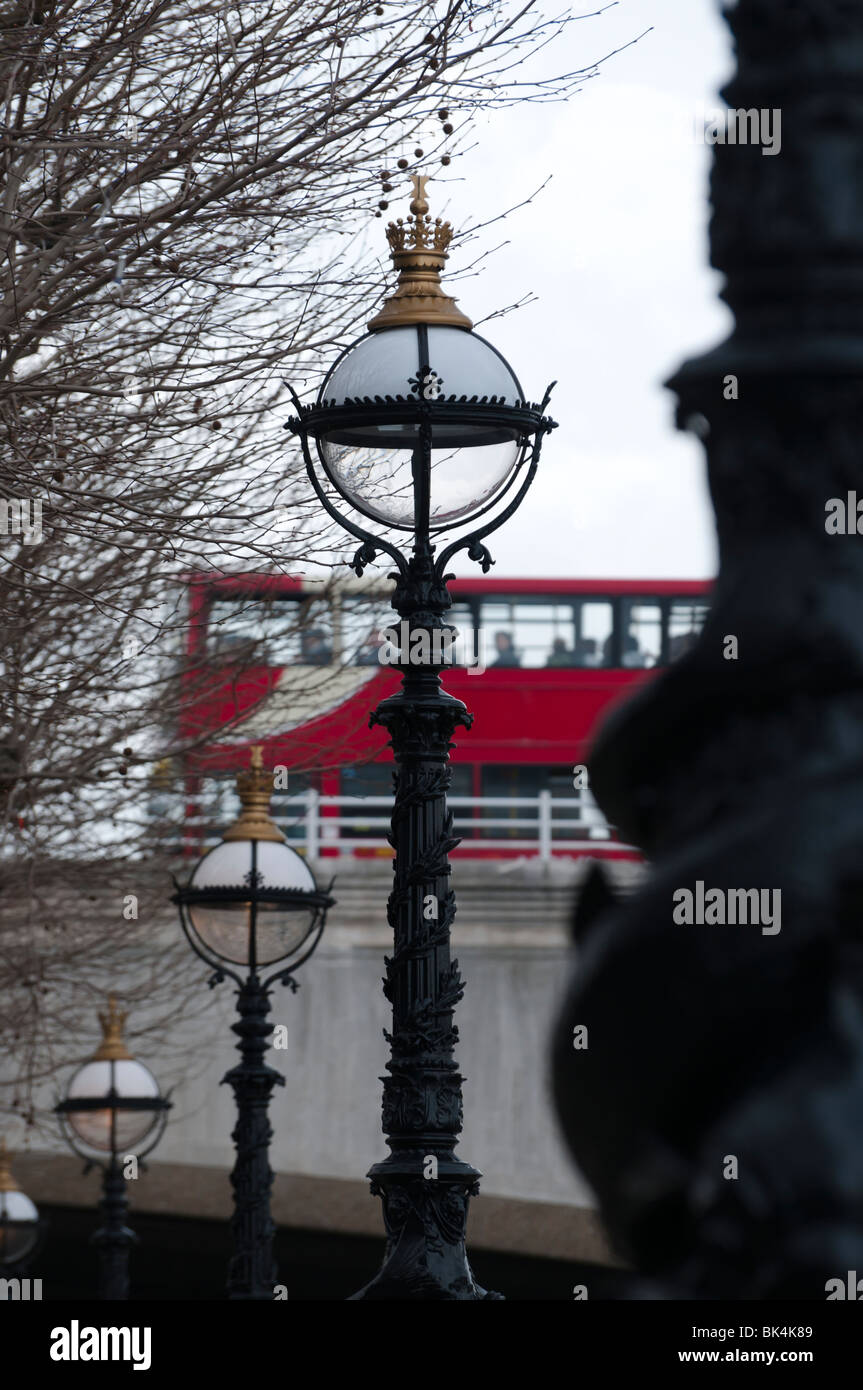Bus Crossing Waterloo Bridge Stock Photo - Alamy