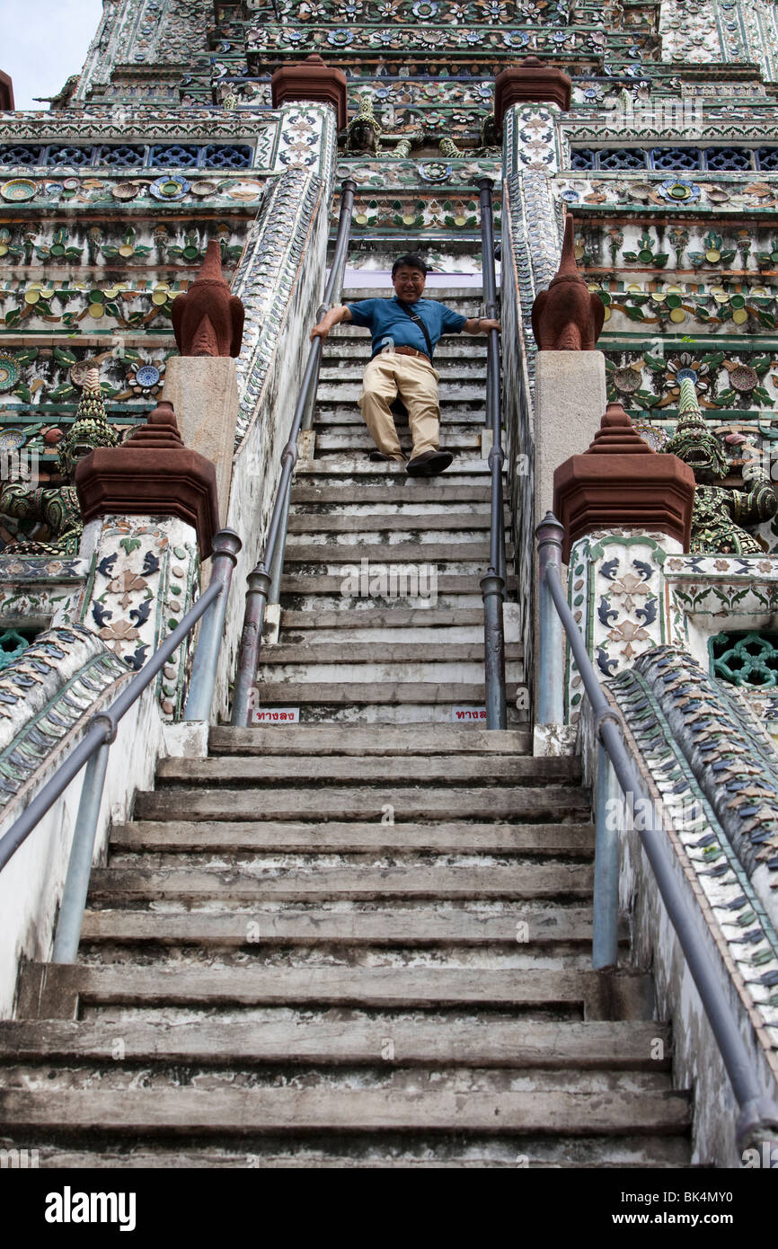 Bangkok temple steps hi-res stock photography and images - Alamy