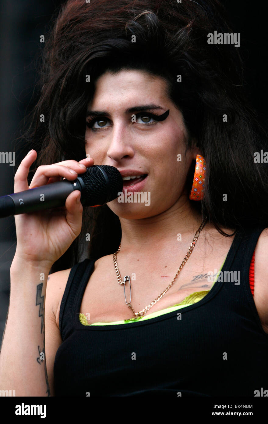 Amy Winehouse performing in concert Stock Photo - Alamy