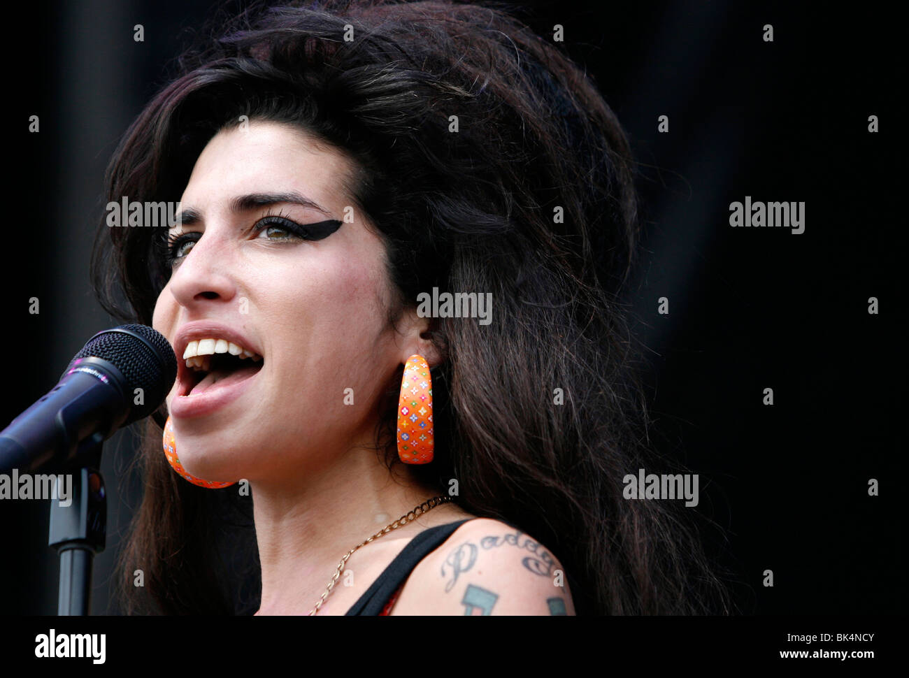 Amy winehouse singer hi-res stock photography and images - Alamy