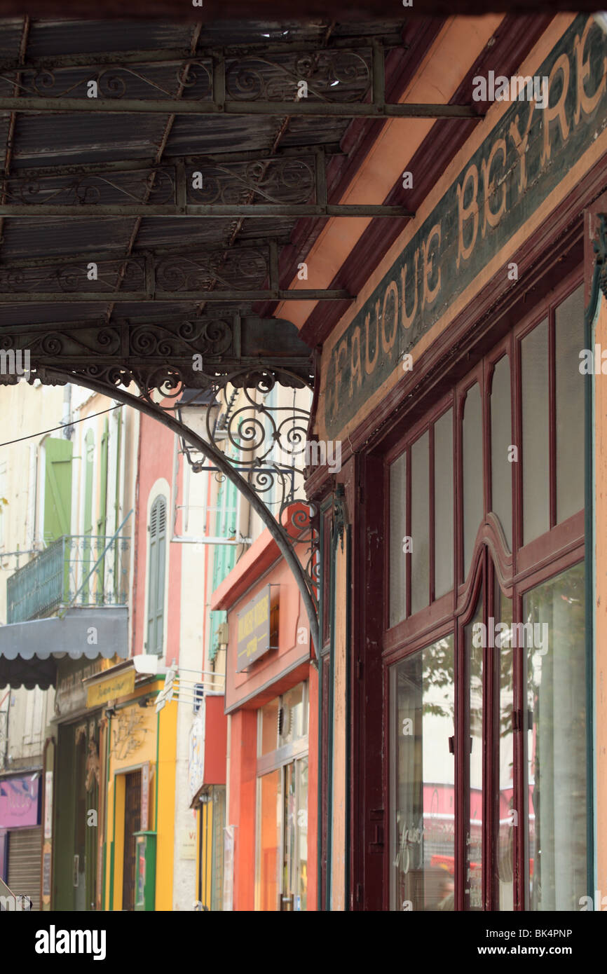 Picturesque vintage facade shop of the city of Isle sur la Sorgue Stock ...