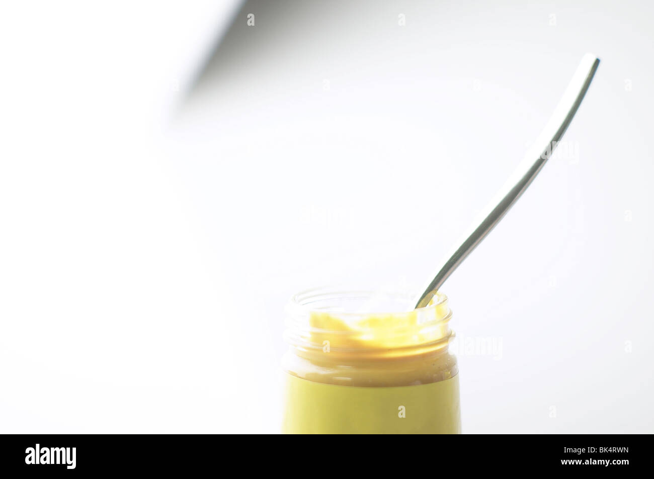 YELLOW ENGLISH MUSTARD JAR WITH SPOON Stock Photo - Alamy