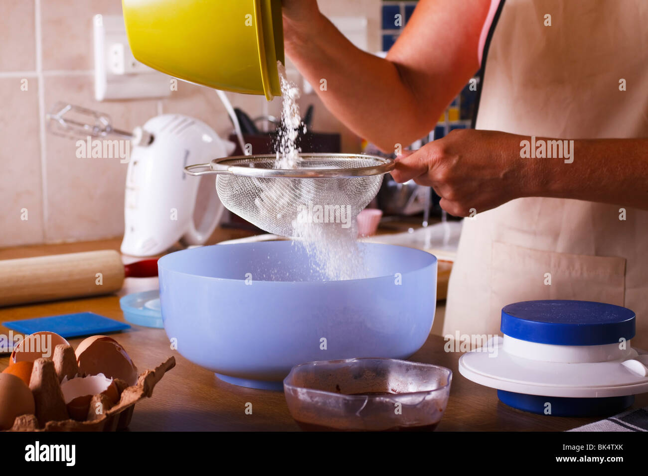 Sifting flower hi-res stock photography and images - Alamy