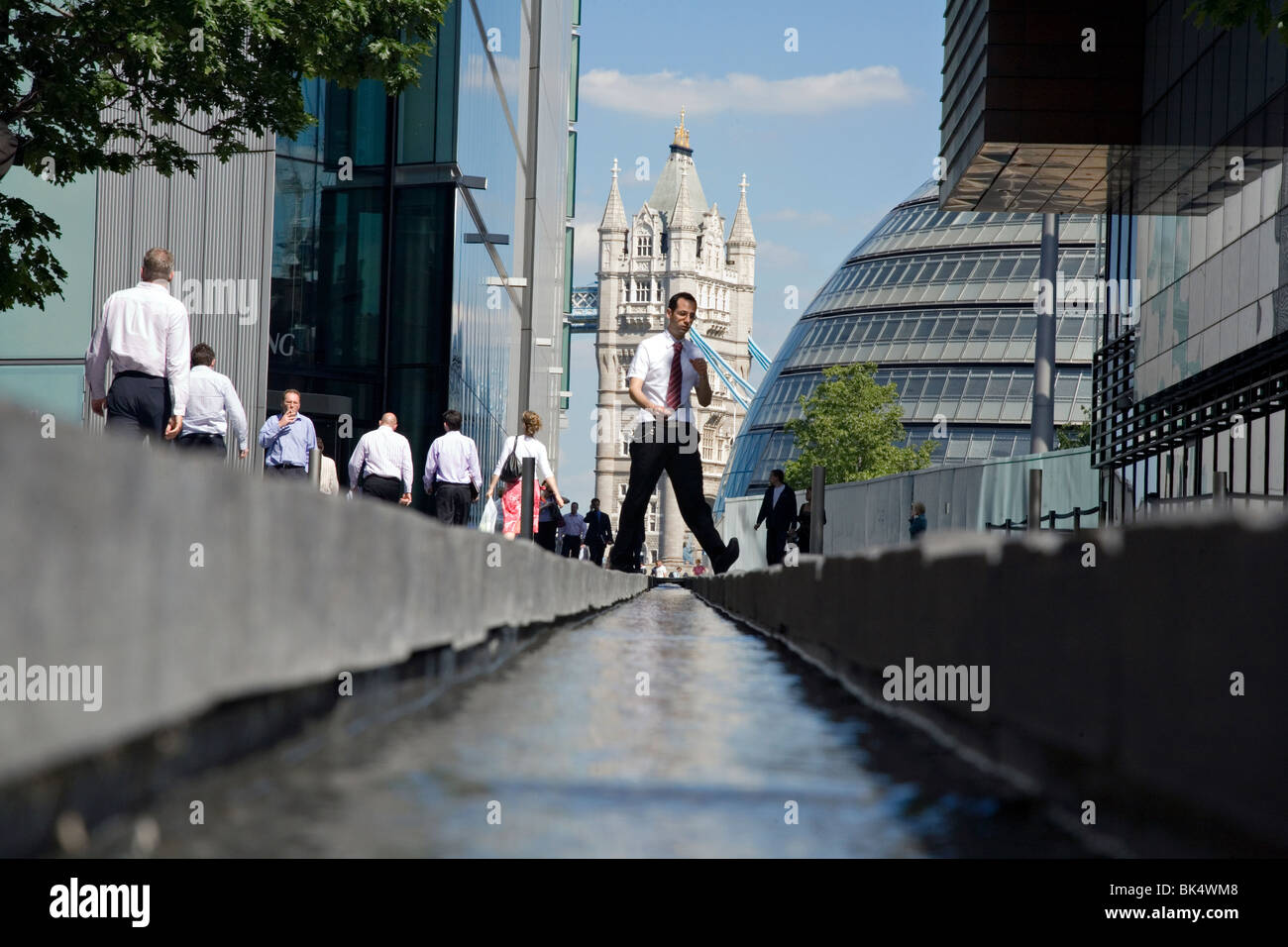 a water feature near tower bridge in london Stock Photo - Alamy